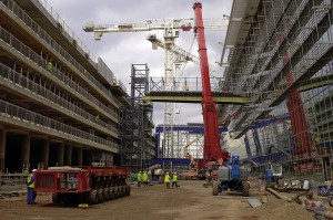 Air lift for sky bridge – newsteelconstruction.com